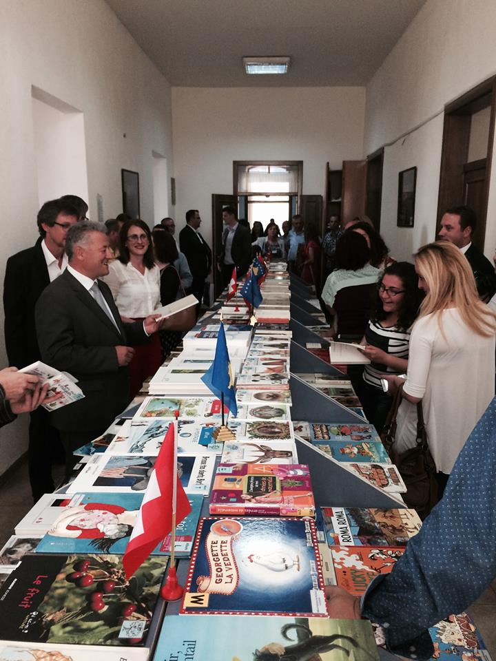 La ville de Lausanne offre 500 livres à la bibliothèque de Ferizaj ...