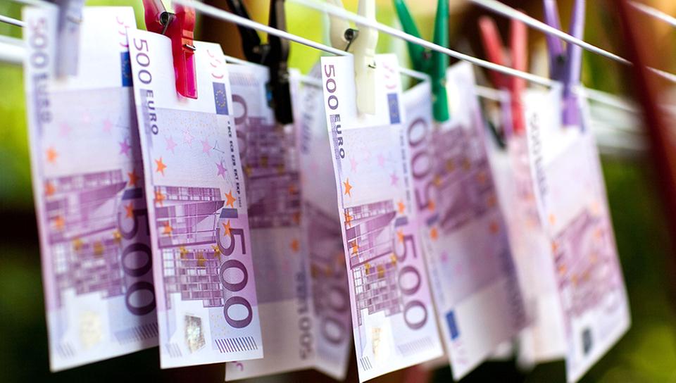 Monedha euro, nën presion - Albinfo