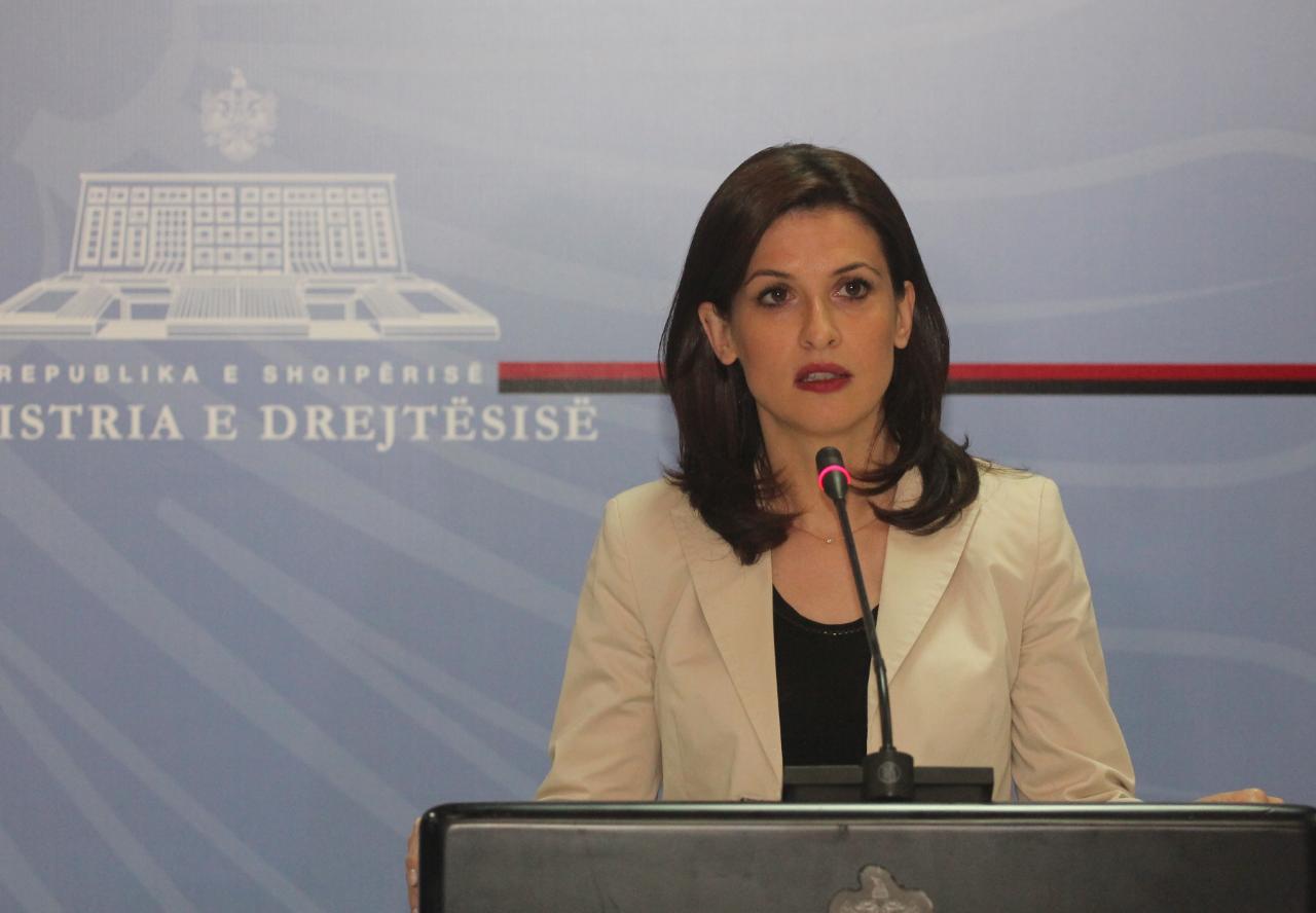 Gjonaj akuzon opozitën për bllokimi i ligjit të magjistraturës - Albinfo