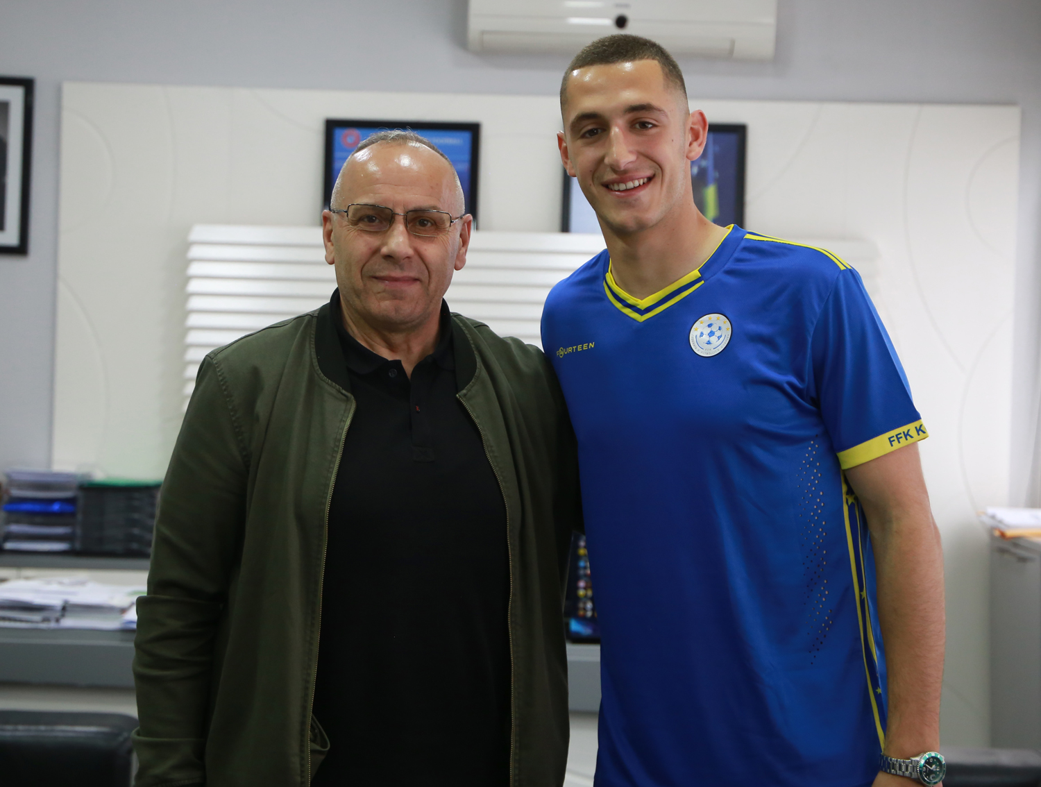 Mirëpritet futbollisti i ri i Kosovës, Arton Zekaj - Albinfo