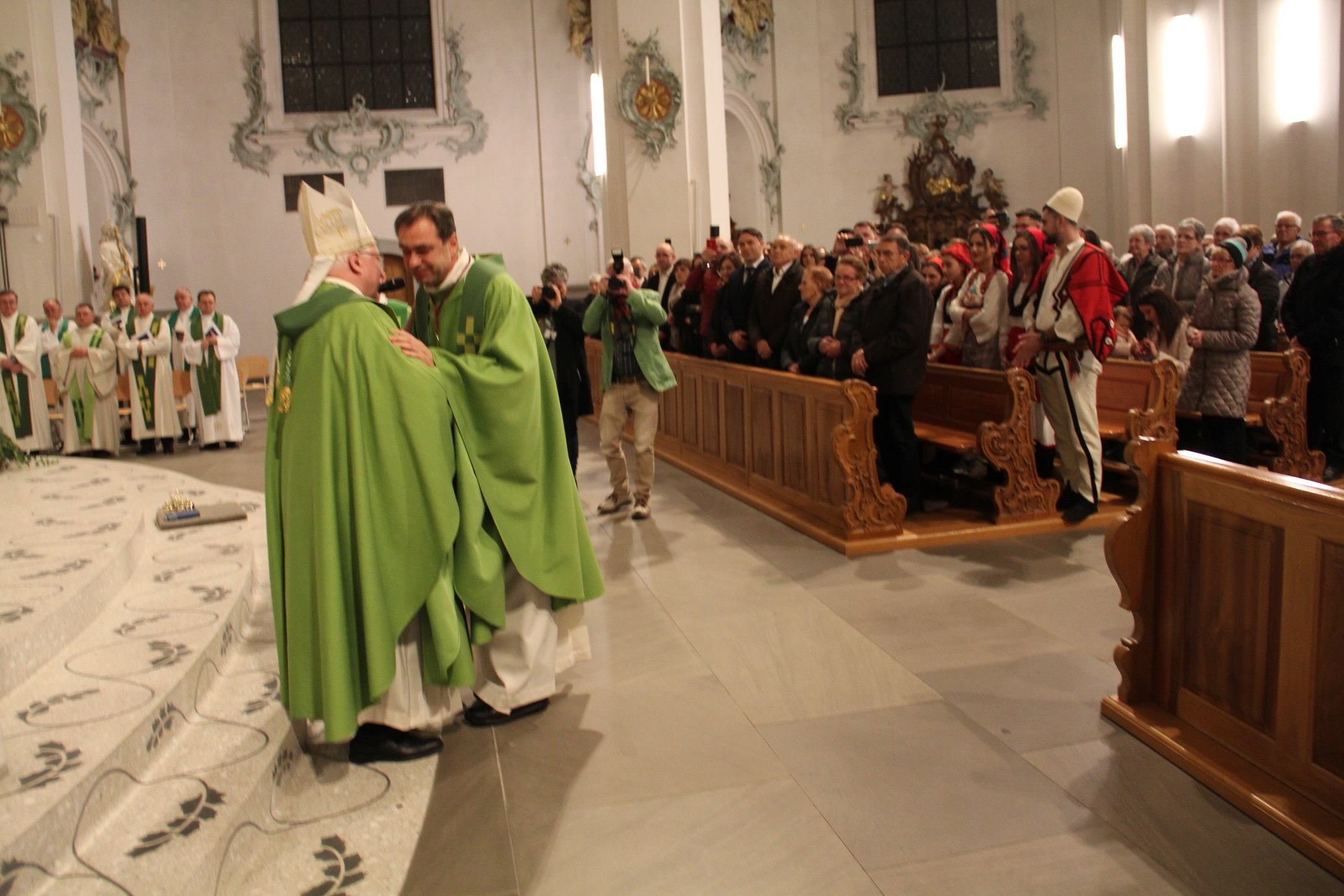 Don Marjan Marku u zgjodh si kanoniku i parë i huaj në Kishën Zvicerane ...
