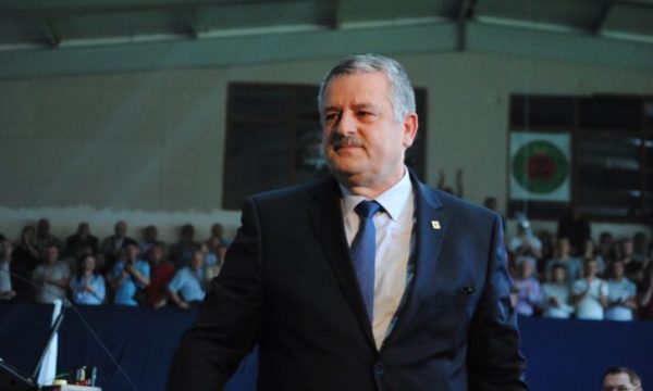 Veliu flet pasi u shkarkua nga kreu i LDK-së në Podujevë - Albinfo