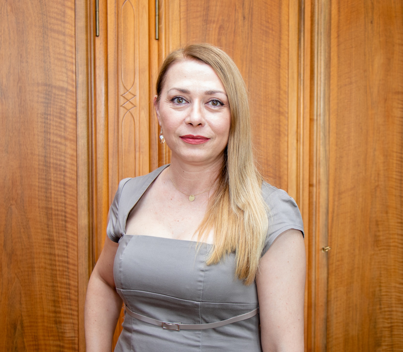 Dr. Fatime Imeri-Berisha drejton disa laboratorë të Covid-19 në Zvicër ...