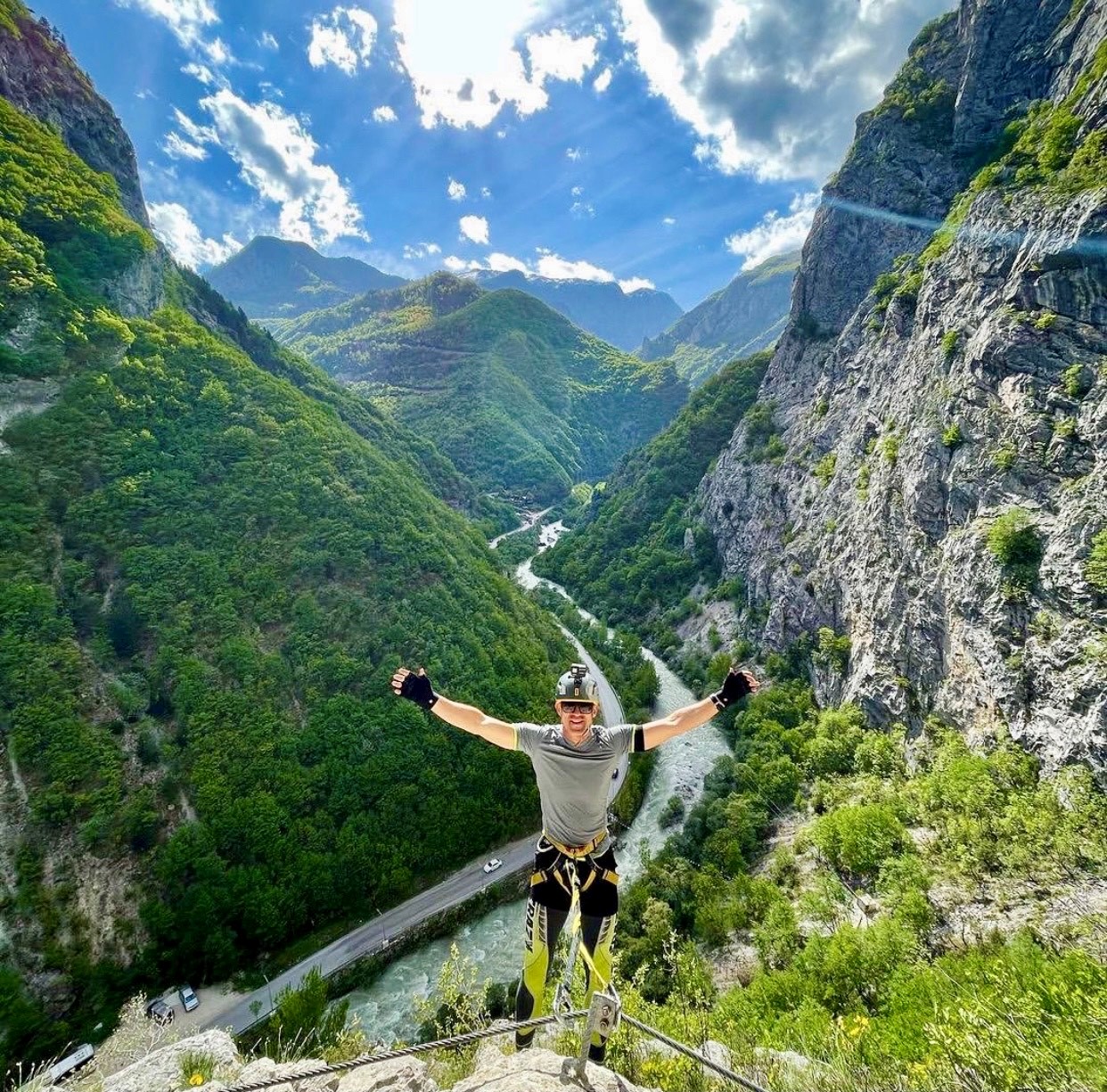 Pranvera e vonë, solli lulet në vendlindje - Albinfo