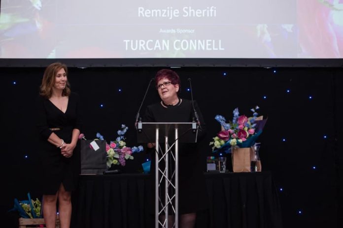 Anglia nderon me një çmim mërgimtaren shqiptare - Albinfo