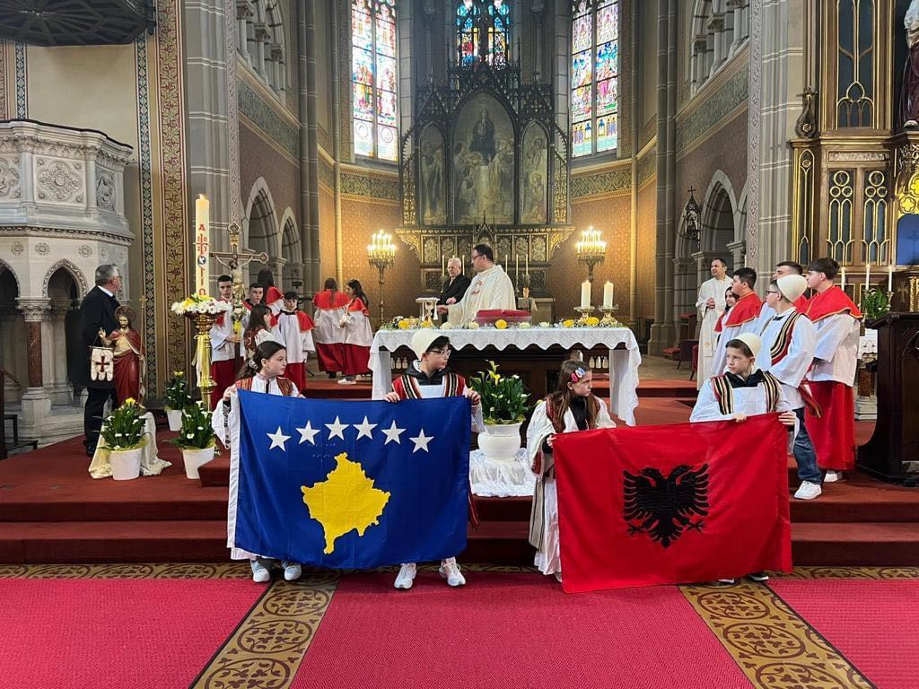 Vjena feston Pashkët shqip - Albinfo