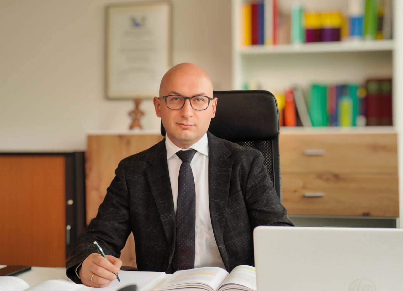 Lebenserfahrungen als Antrieb: Wie ein Anwalt sich für Recht und ...