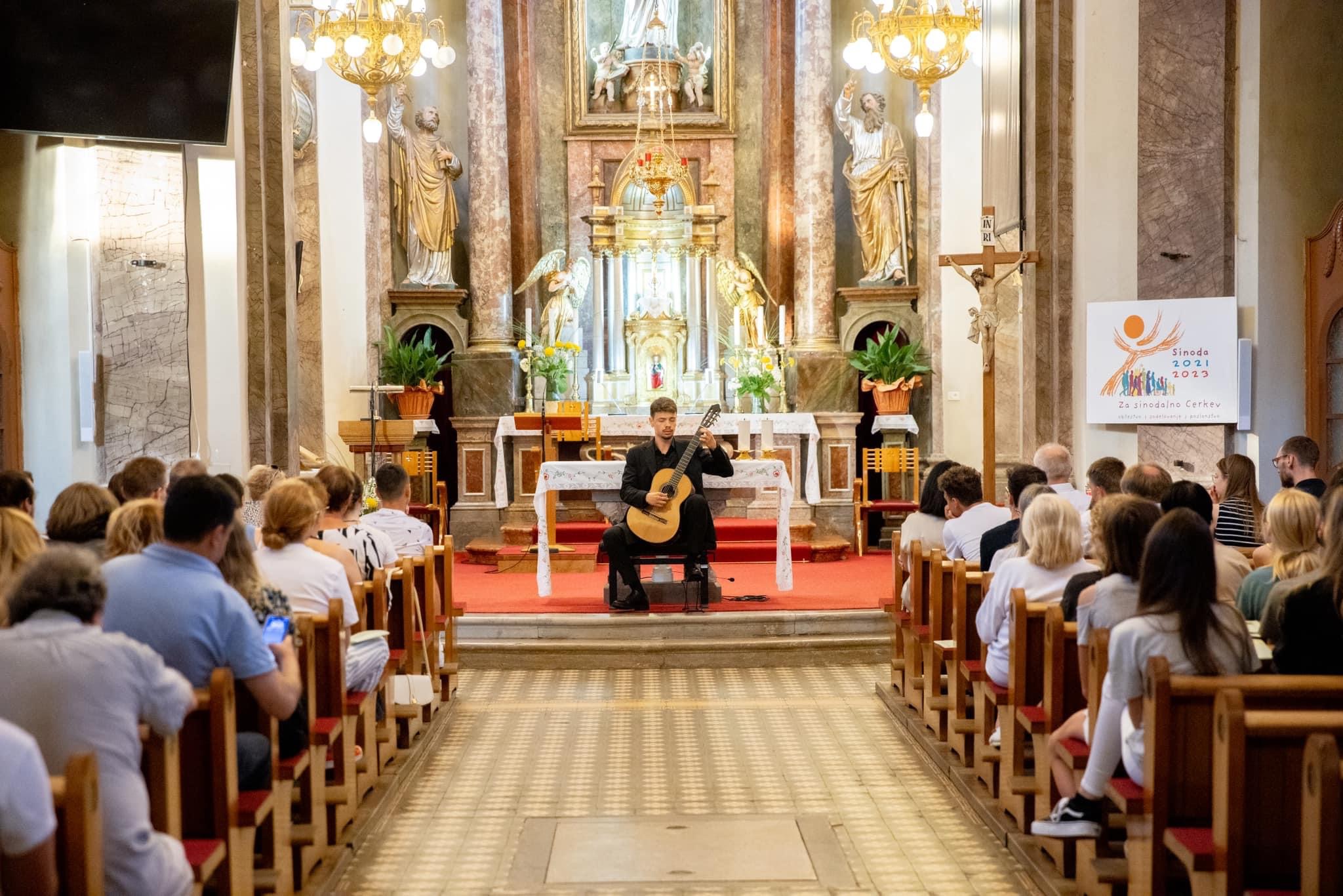 18-vjeçari Diar Aliu bën hapjen e "Forum Gitarre Wien" - Albinfo