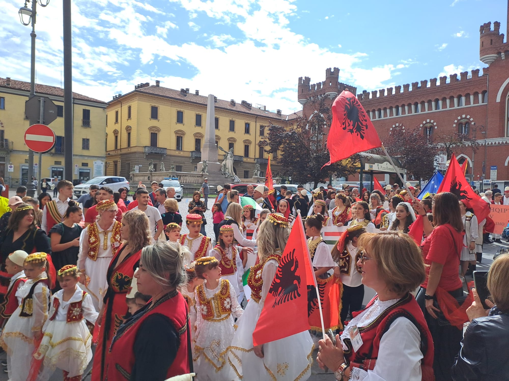 Itali: Prezantohen vlerat kulturore dhe traditat shqiptare - Albinfo