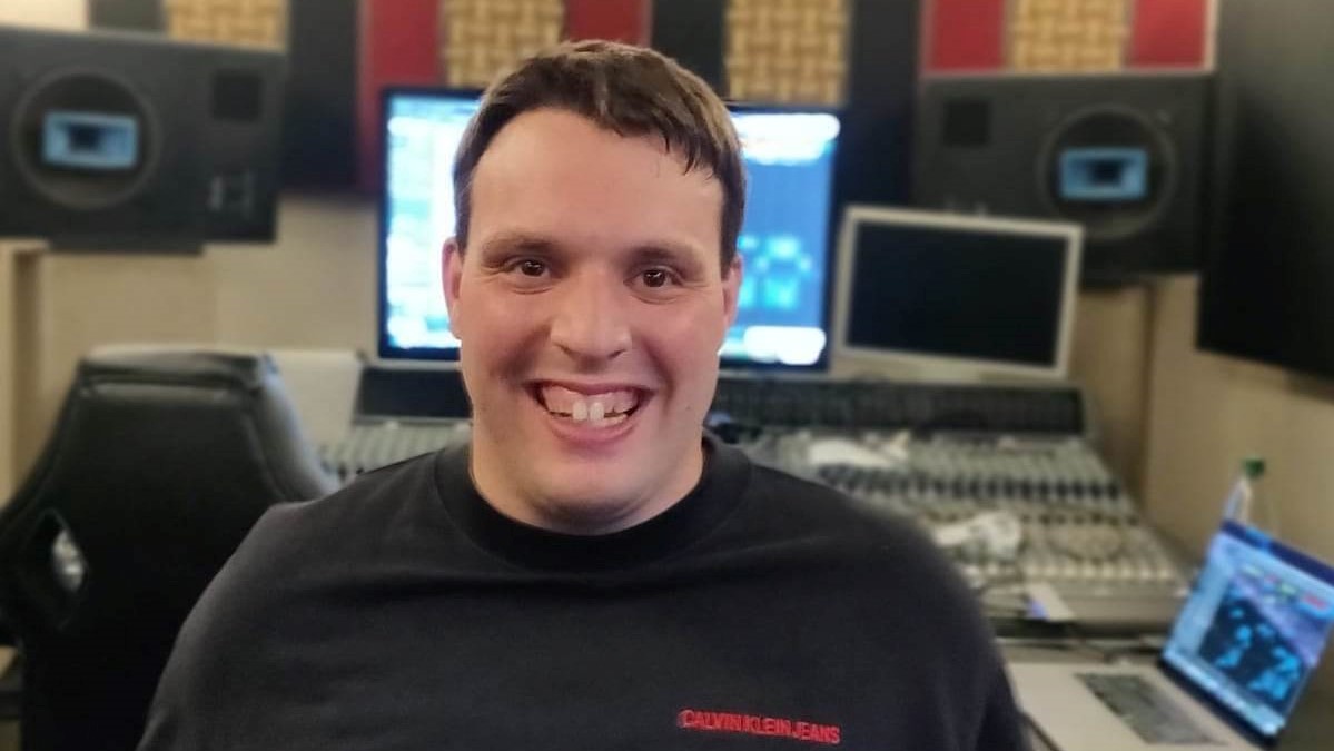 Gramoz Krasniqi, me aftësi të kufizuara, yll në skenat gjermane - Albinfo