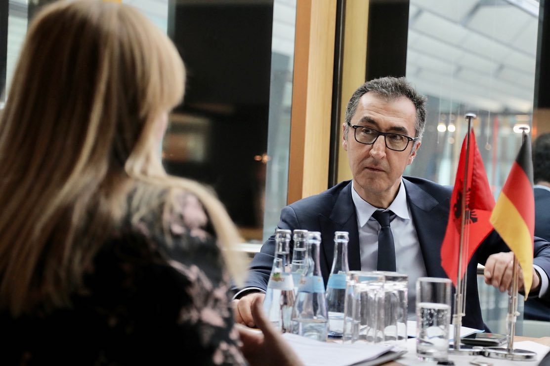 Ministri gjerman: Kosova nën presion nga Serbia, e njohim këtë model të ...