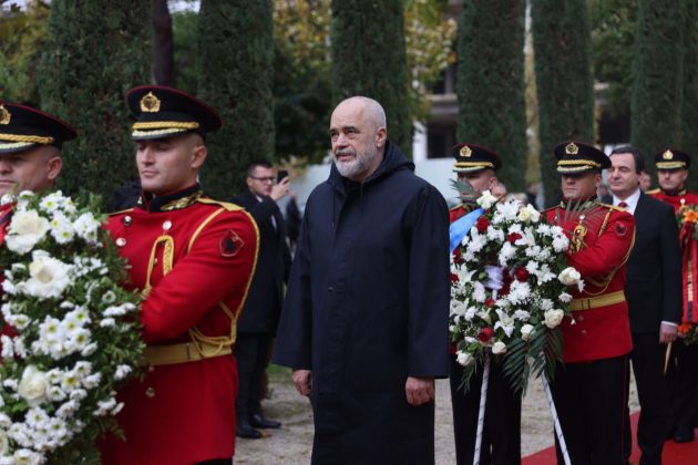 111-vjetori i Pavarësisë, ceremonia e ngritjes së flamurit në Vlorë ...
