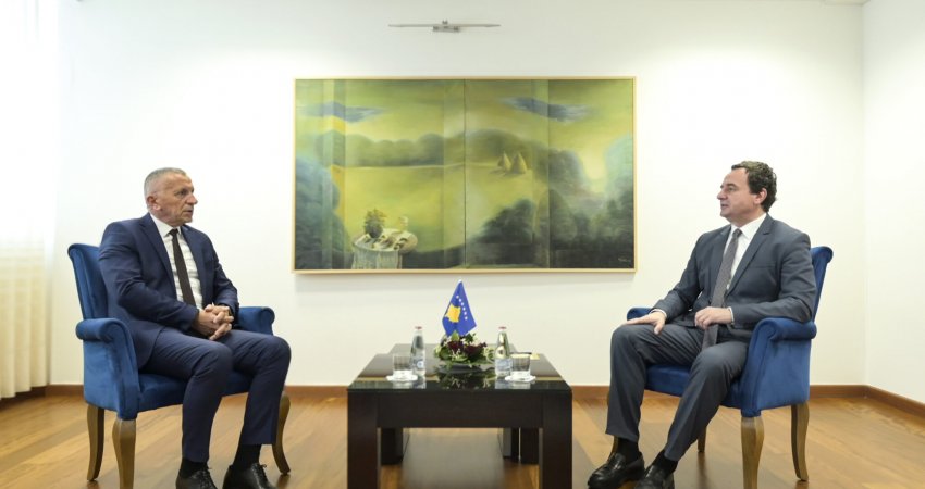 Kurti takoi kandidatët shqiptarë për deputetë në Serbi - Albinfo