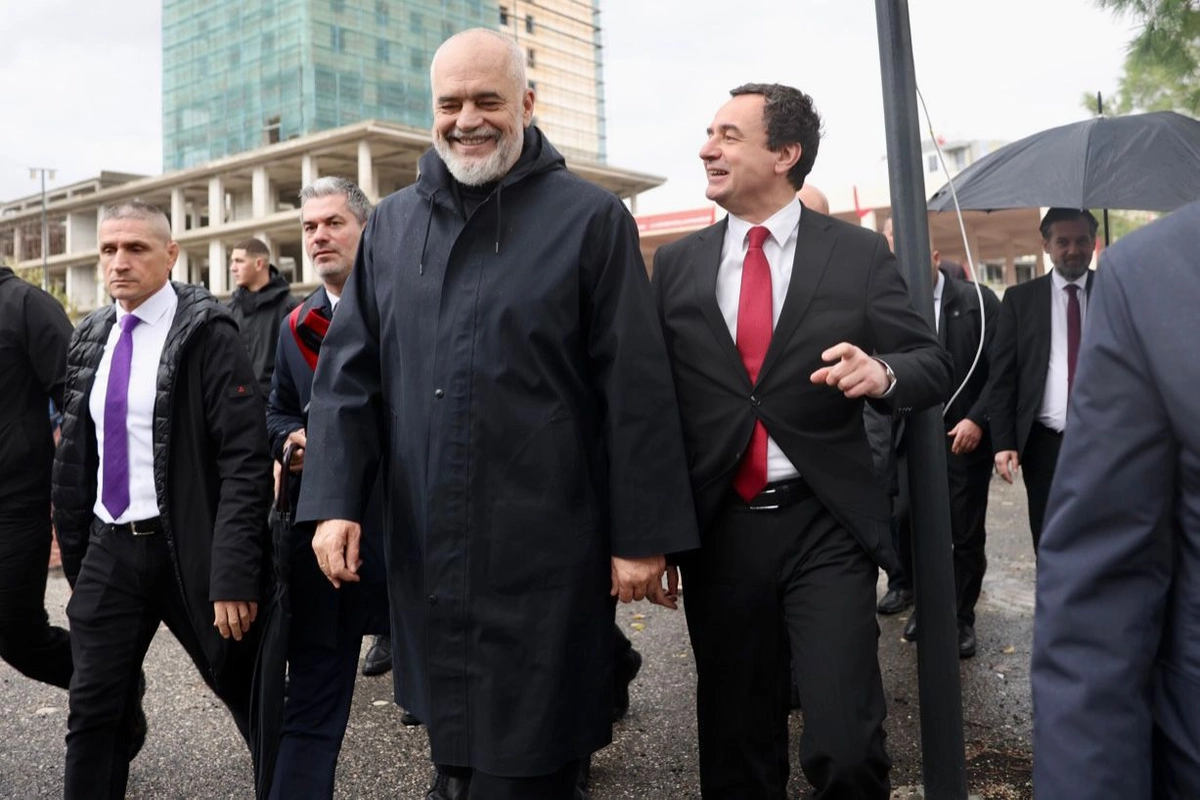 Albin Kurti: Të punojmë për idealet e Skënderbeut, Ismail Qemalit dhe ...