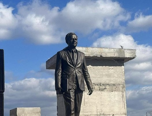 Mërgimtari nga Podujeva pasqyron shtatoren e kryeministrit Albin Kurti - Albinfo