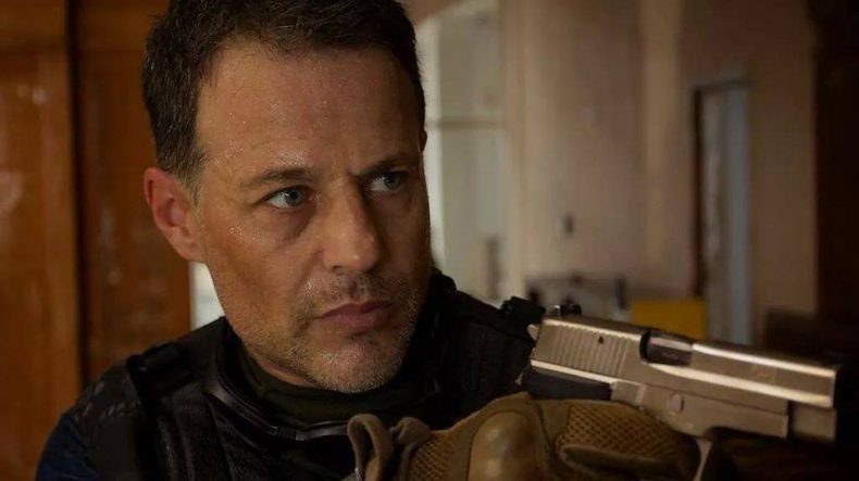Louis Mandylor nis punimet e një filmi për luftën në Kosovë - Albinfo