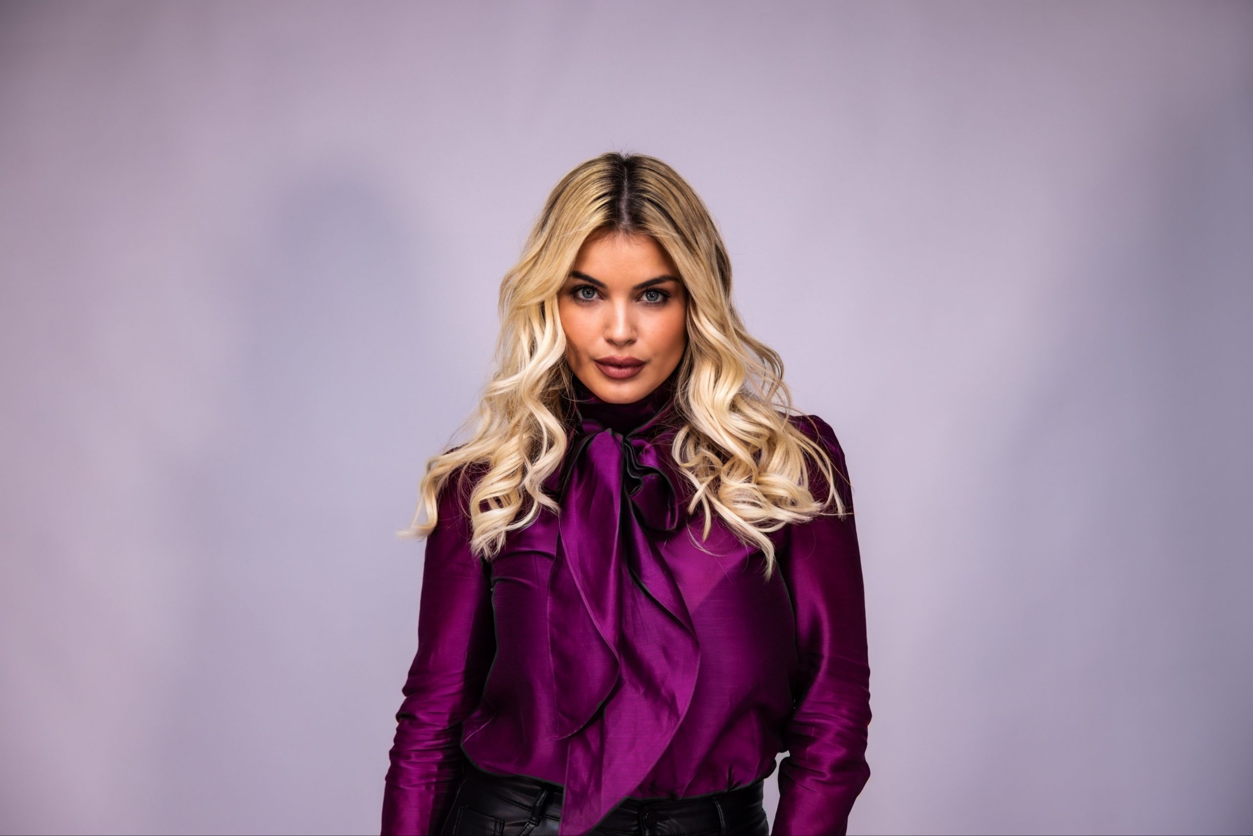 “Shumëdimensionale” – Afrona Dika - Albinfo