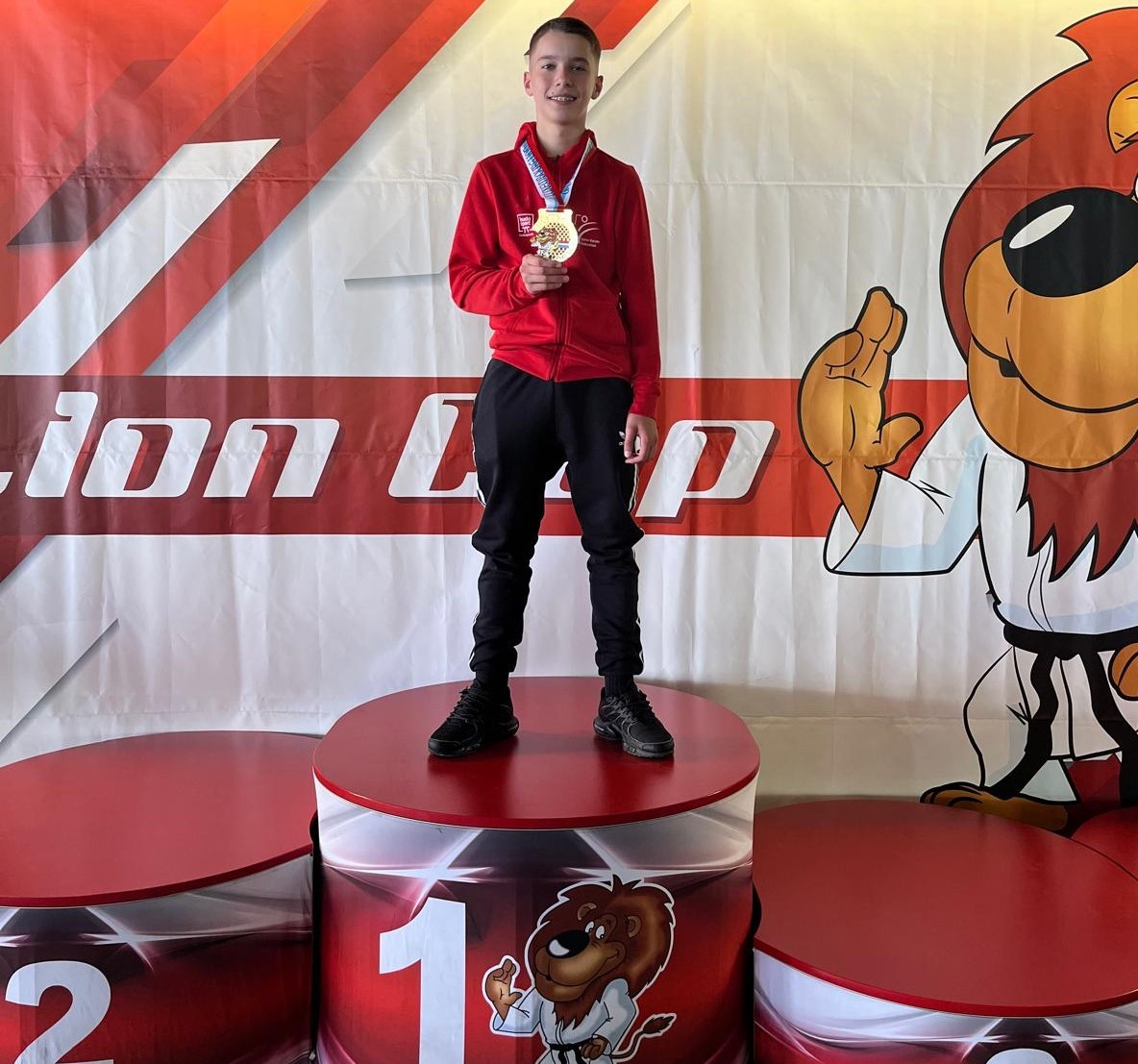 Lorian Musa fiton medaljen e artë në turneun ndërkombëtar të karatesë ...