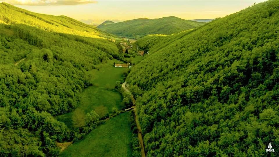 Krejt në mërgim, fshat i bukur, por i boshatisur, në Vushtrri - Albinfo