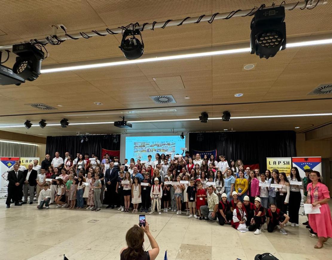 Ftohen bashkatdhetarët për regjistrimin e fëmijëve në "Shkollën Shqipe ...