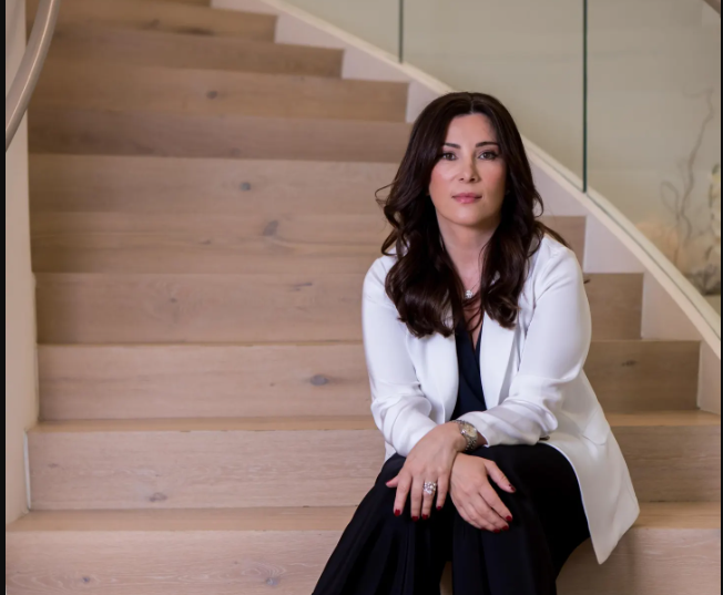 Toska Husted, kosovarja e suksesshme që zë vend në revistën Forbes ...