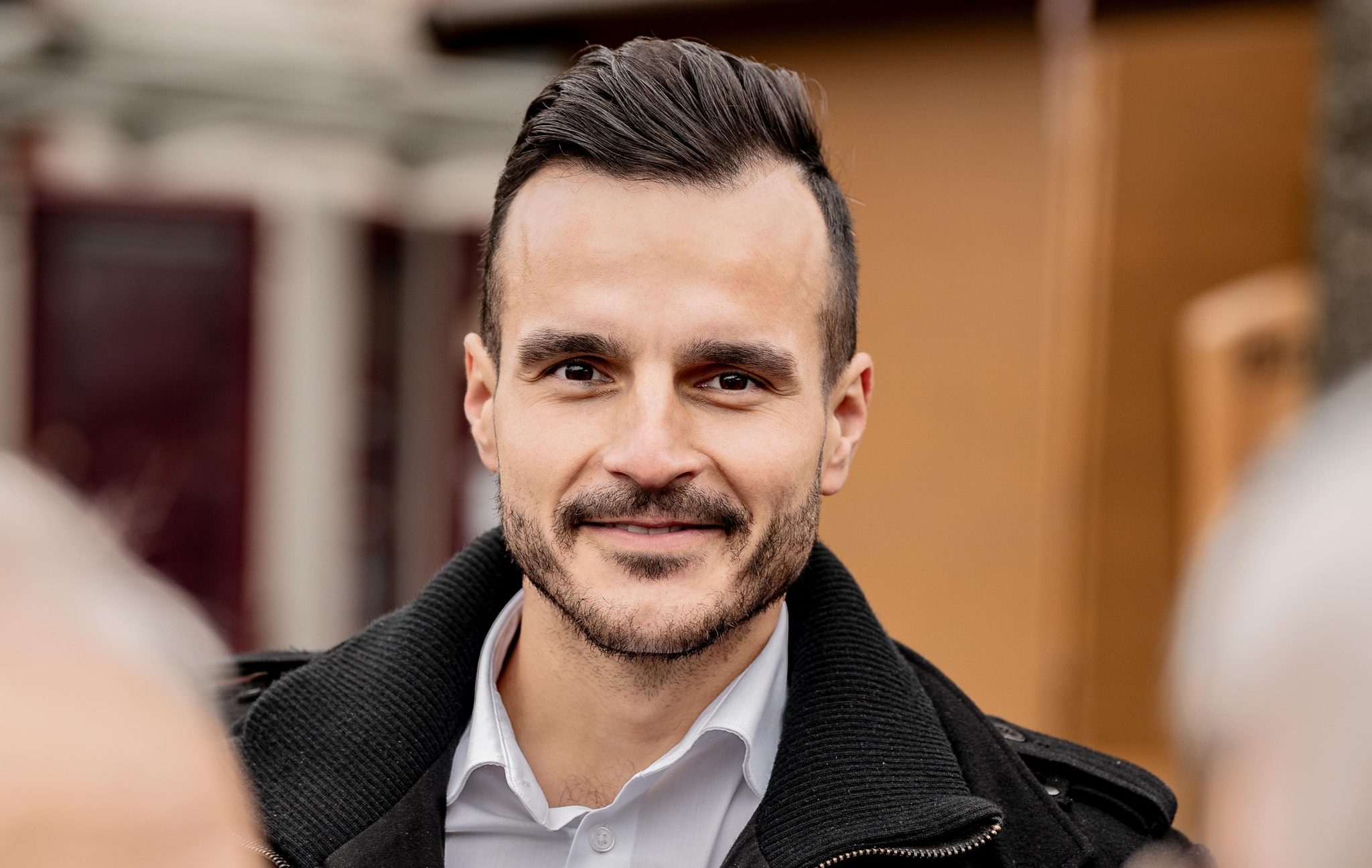 Arianit Besiri fiton zgjedhjet, nga marsi - kryetar bashkie në Gjermani ...