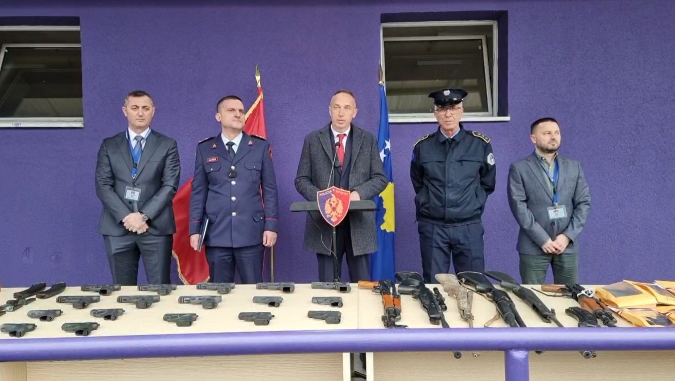 Policia e Kosovës dhe Shqipërisë me aksion kundër trafikimit të armëve ...
