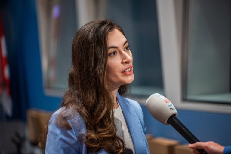 Sanija Ameti mbetet bashkëpresidente e Operacionit Libero - Albinfo