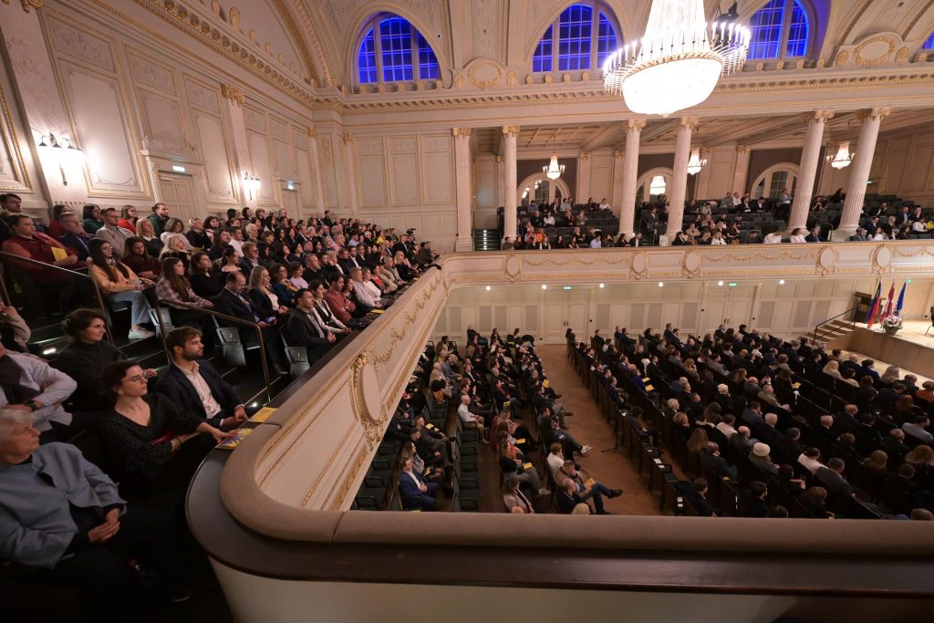 Filharmonia e Kosovës shkëlqen në skenën e Bernës me Koncertin e ...
