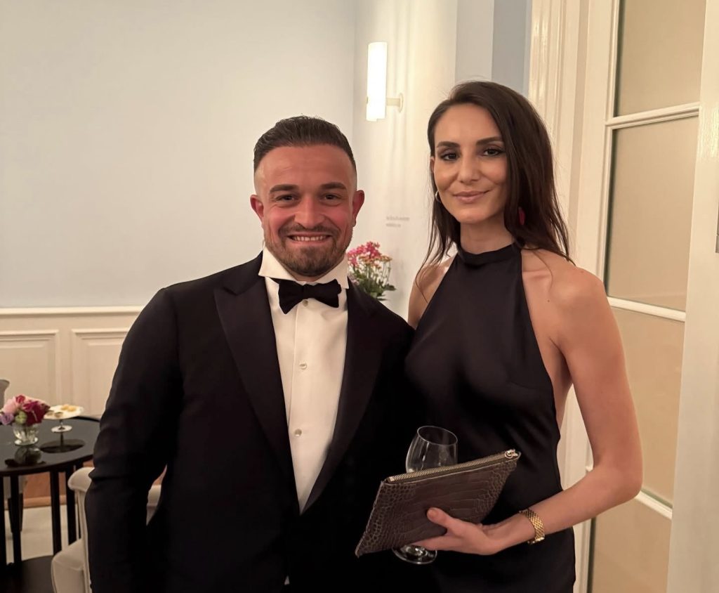 Shqipe Sylejmani bashkë me Xherdan Shaqirin pritën presidenten Osmani ...