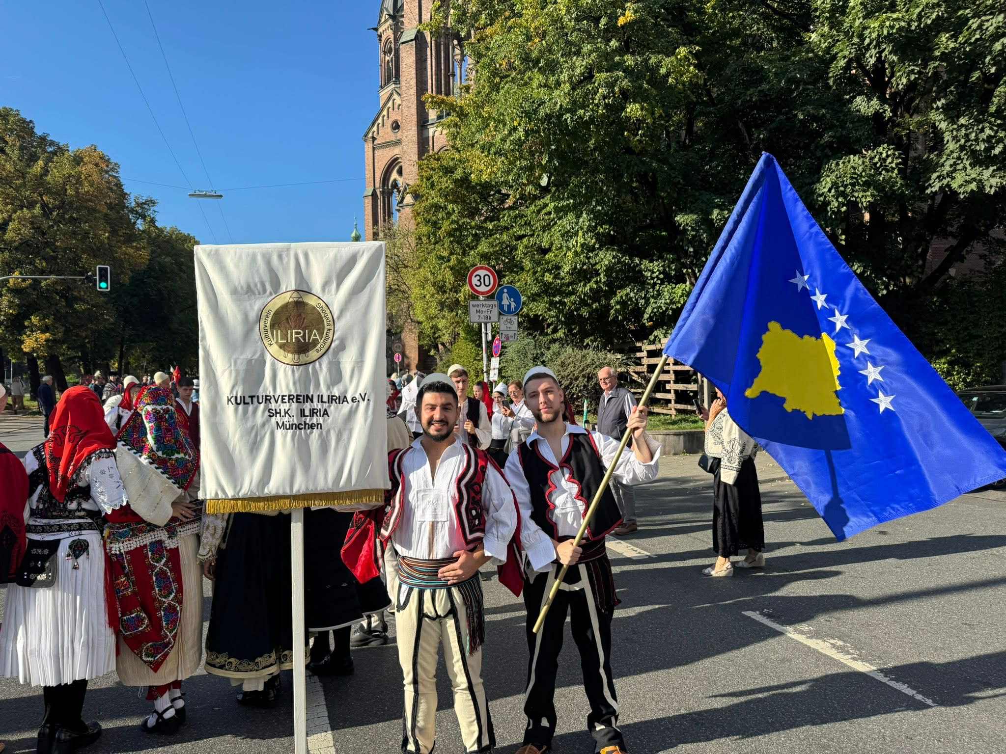 Mynih: Për herë të parë, veshjet tradicionale shqiptare shfaqen në ...