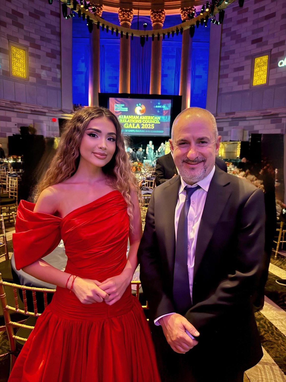 La voix d’Anila Aliu résonne au Gotham Hall: une performance ...