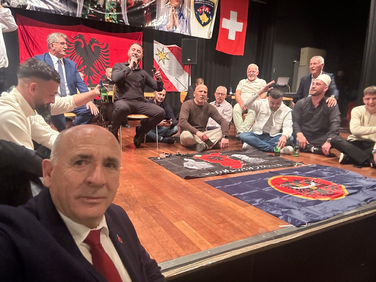 Thuni, në atmosferën kuq e zi - Albinfo