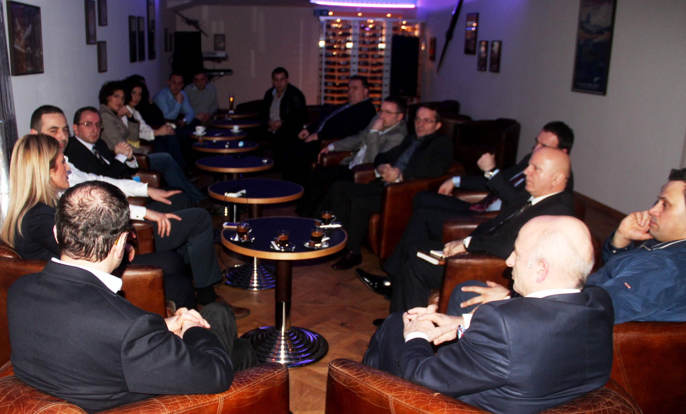 Mimoza Kusari Lila sucht Hilfe bei den ausgewanderten Gjakovaren - Albinfo