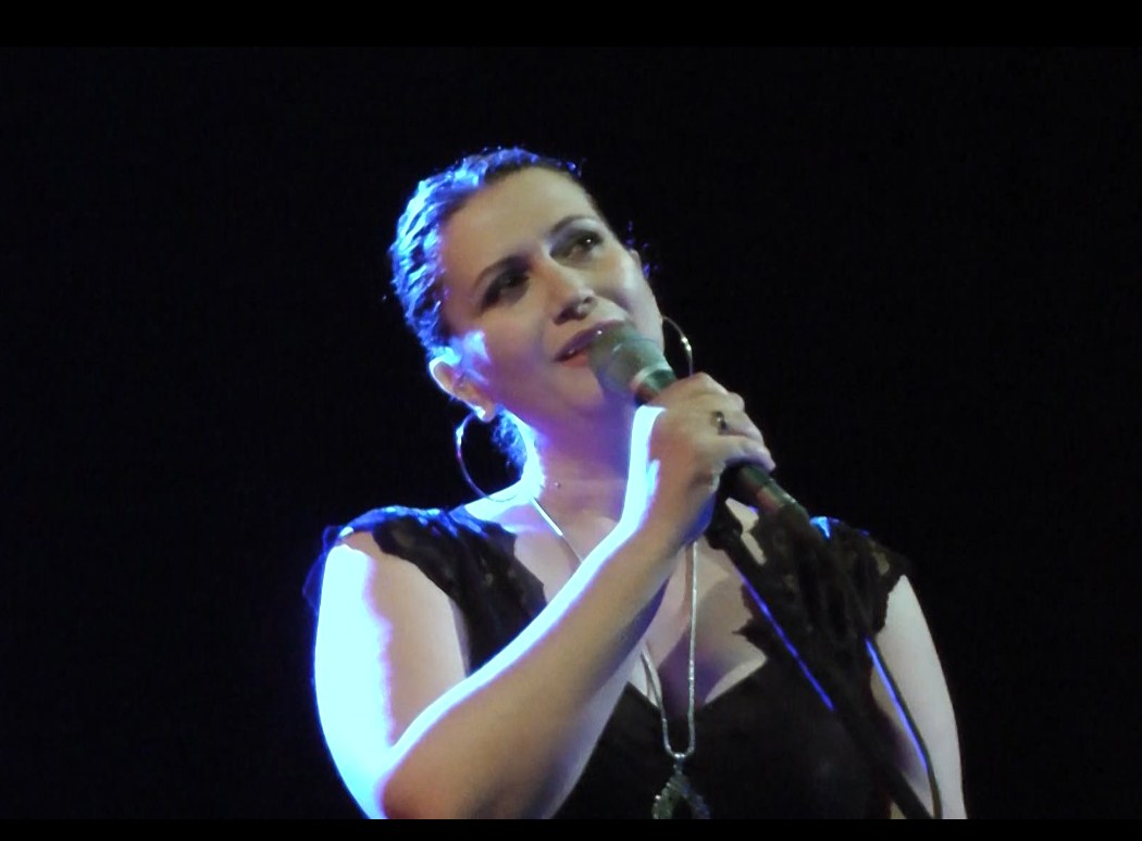 Eda Zari, "një sensacion në vete" - Albinfo