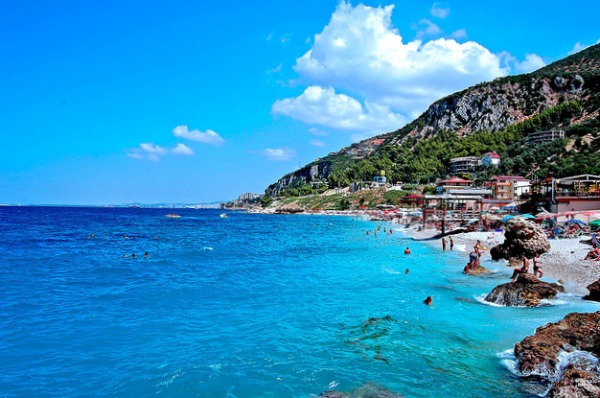 Sa shpenzojnë turistët e huaj në Shqipëri? - Albinfo